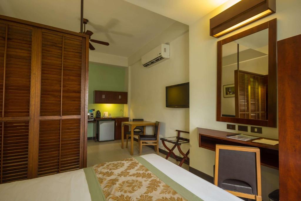 Microtel by Wyndham Mall of Asia, Manila (updated prices 2025)