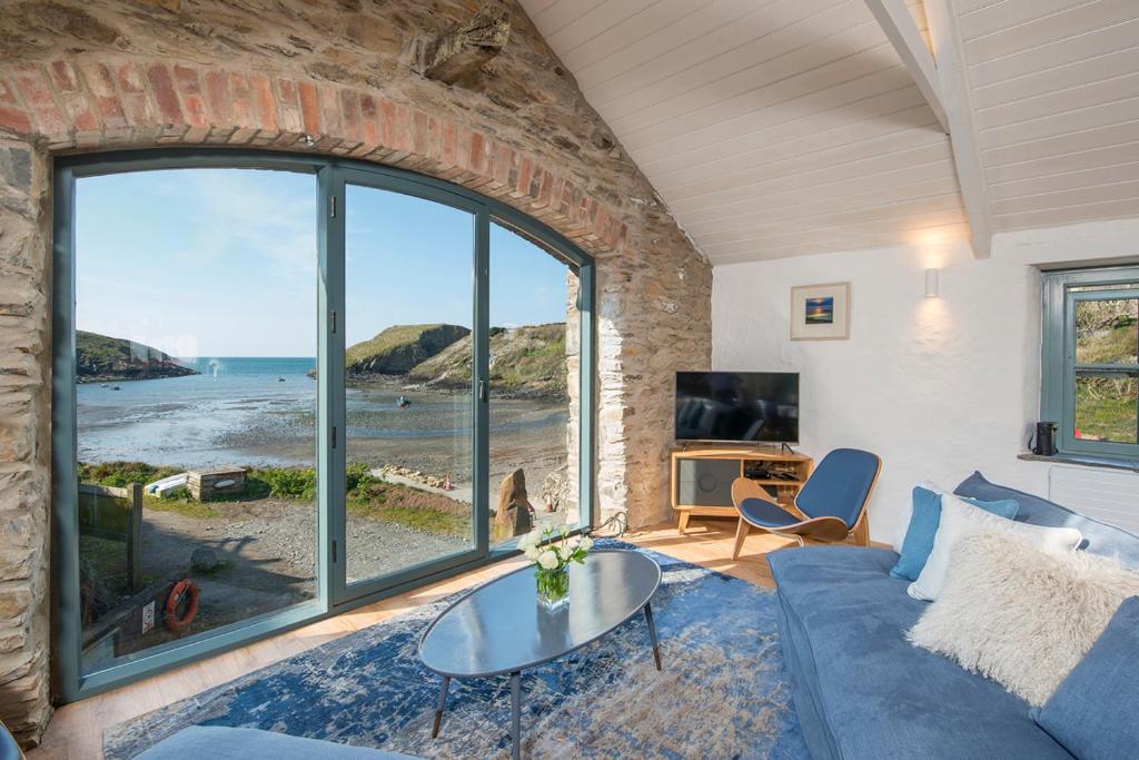 Carreg Samson, Abercastle (updated prices 2026)