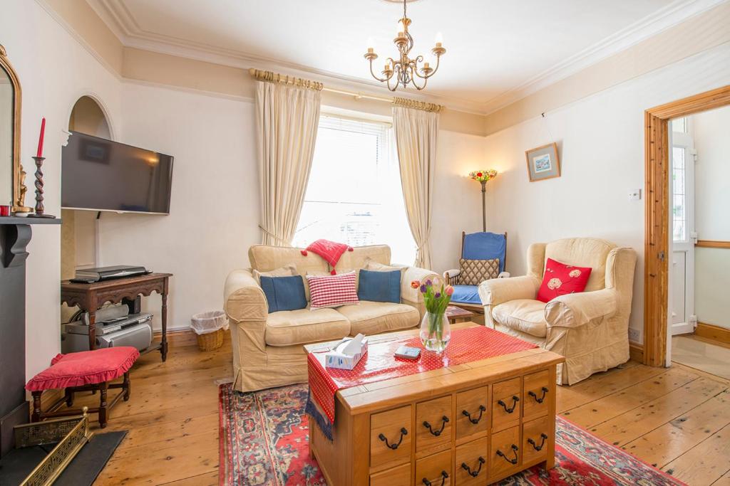 Anvil House, Tenby (updated prices 2025)