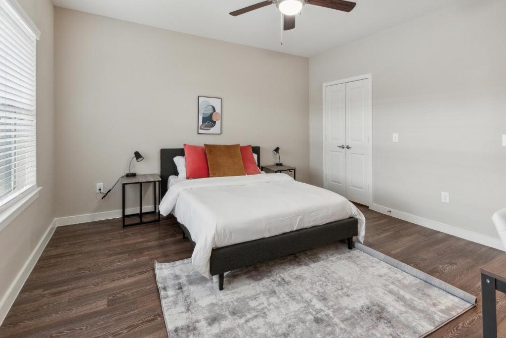 C Creek 4306 I New Construction 1Bd Apt I Gated, Houston (updated ...