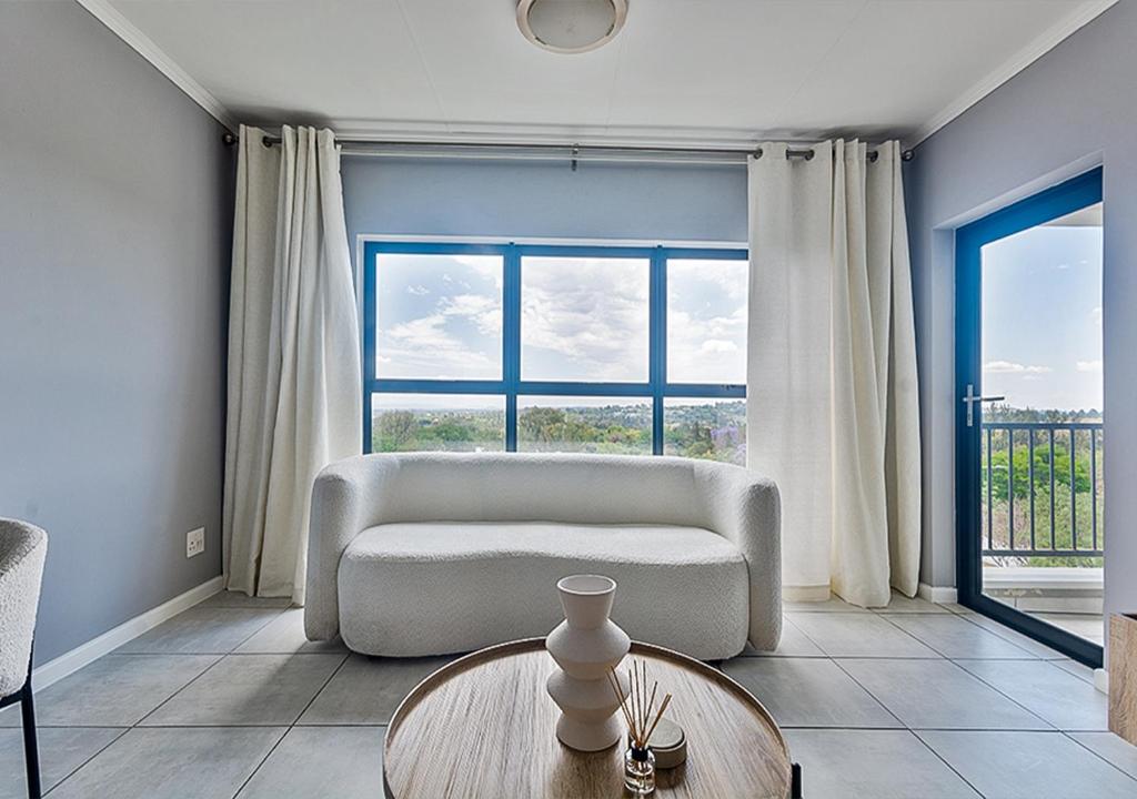 Kyalami Penthouse - Joburg Skyline Views, Midrand (updated prices 2025)