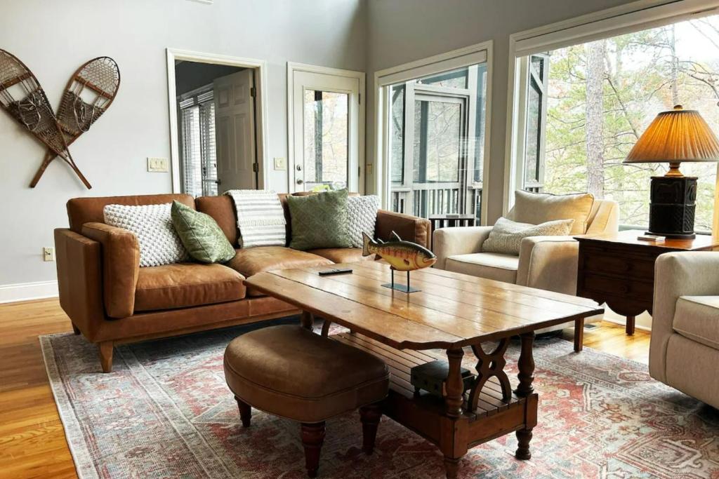 Moose Tracks Lodge - Cozy Furnishings Ping Pong More, Holcomb (updated ...