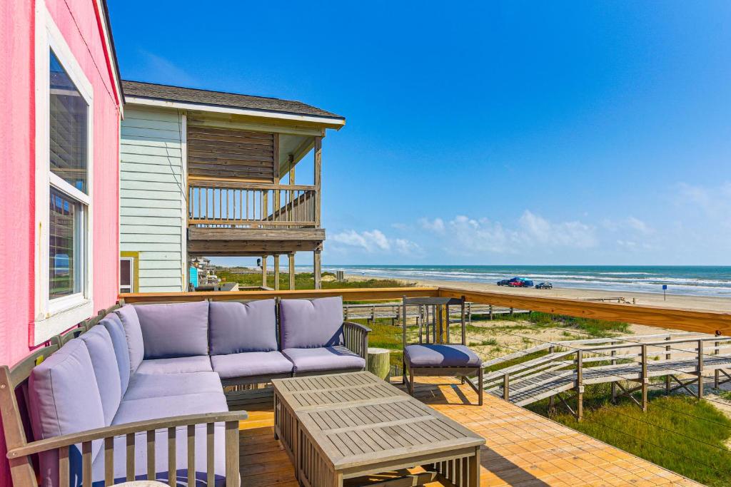 Beachfront Cottage with Boardwalk in Freeport, Surfside Beach (updated ...