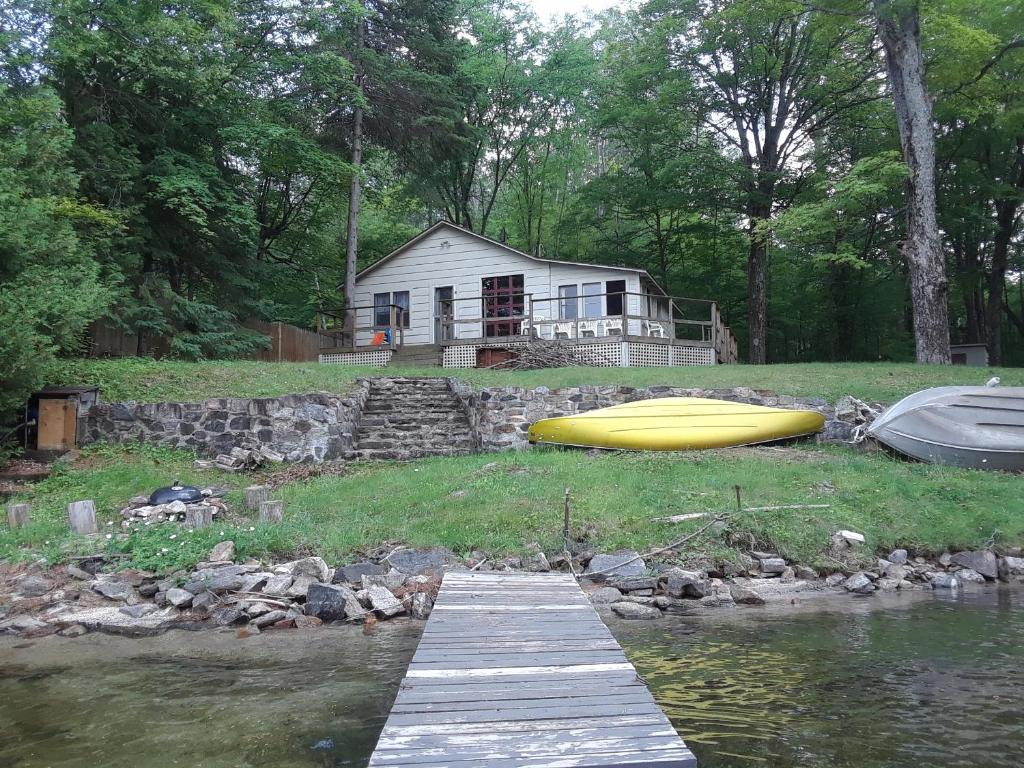 Bobs Lake Cabin, Tichborne (precios actualizados 2025)