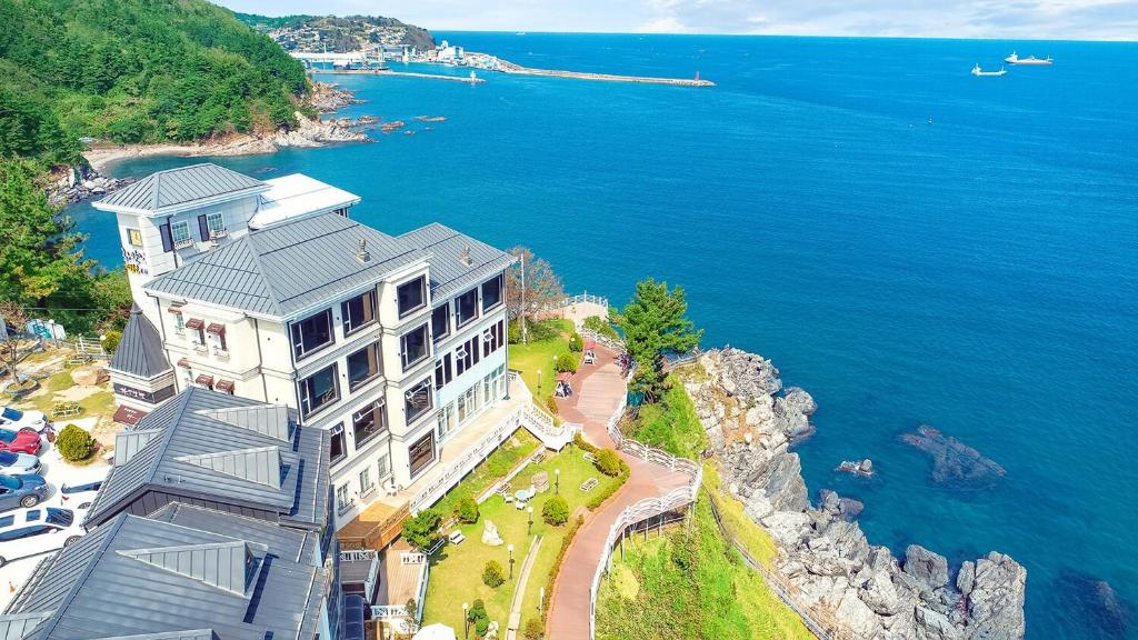 삼척 하얀낭만펜션, Hanch'imit (2025년 최신 요금)