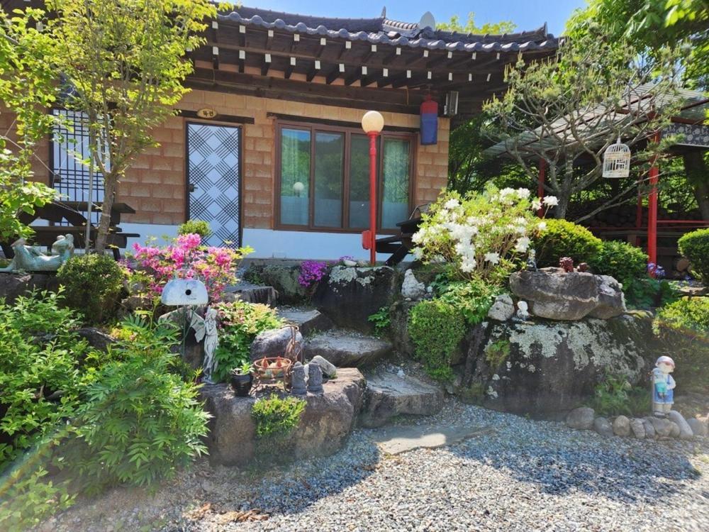 Hongcheon Yongho River Pension, Karyŏng-dong (updated prices 2026)
