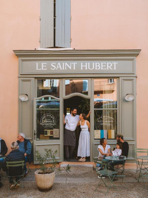 Le Saint Hubert, Saint-Saturnin-les-Apt (updated prices 2026)