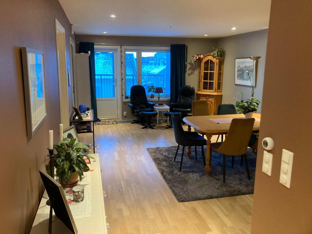 Midt i sentrum, privat rom i delt leilighet, Bodø (updated prices 2025)