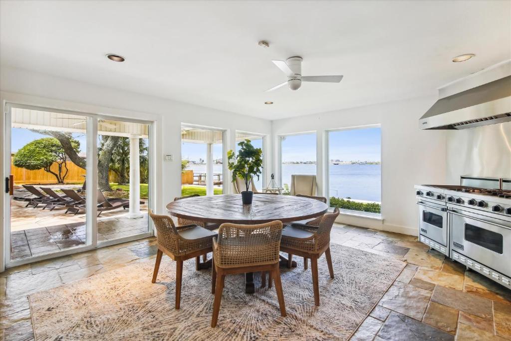 Amazing Bay, Galveston (updated prices 2025)