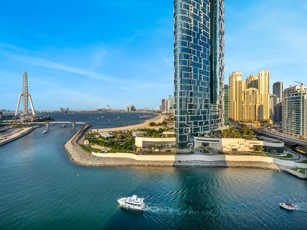 Brand New! Dubai Eye & JBR Beach Panorama!, Dubai (updated prices 2026)