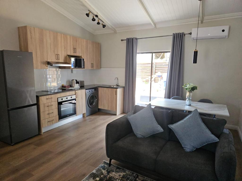 Shumba Valley Lodge, Lanseria (updated prices 2025)