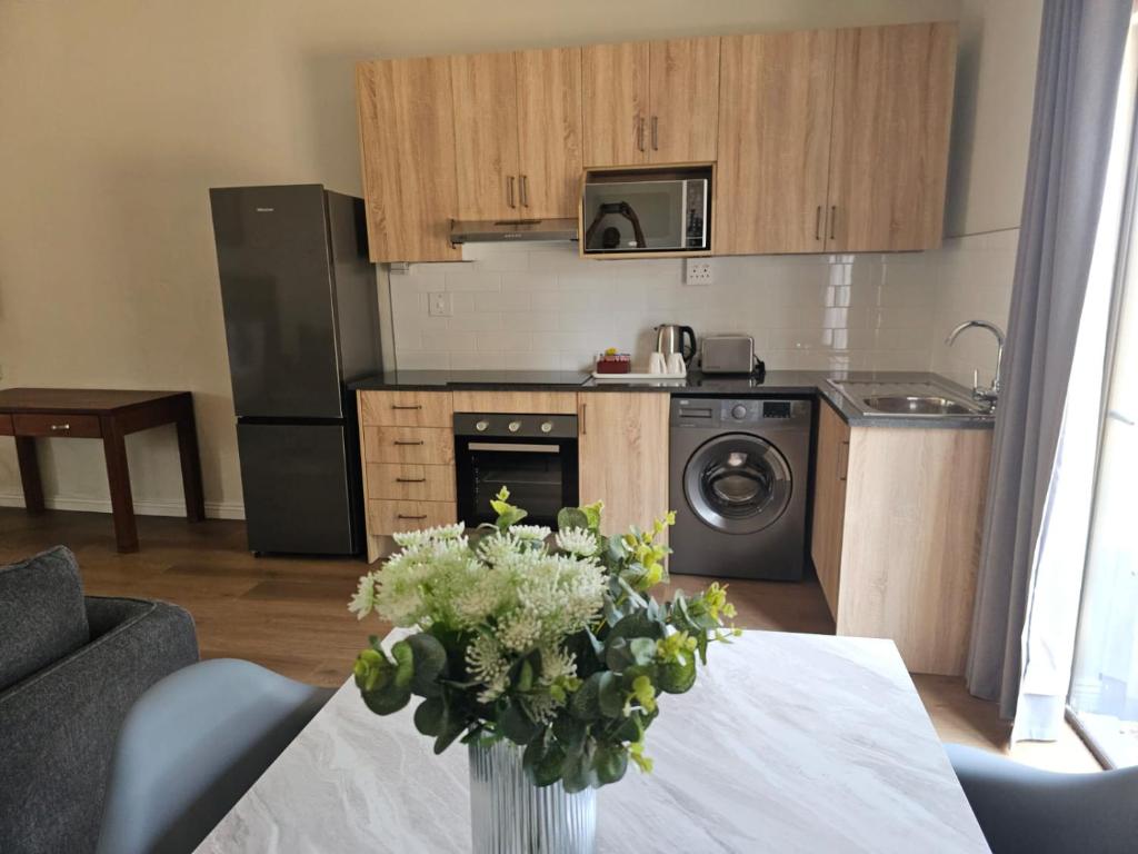 Shumba Valley Lodge, Lanseria (updated prices 2025)