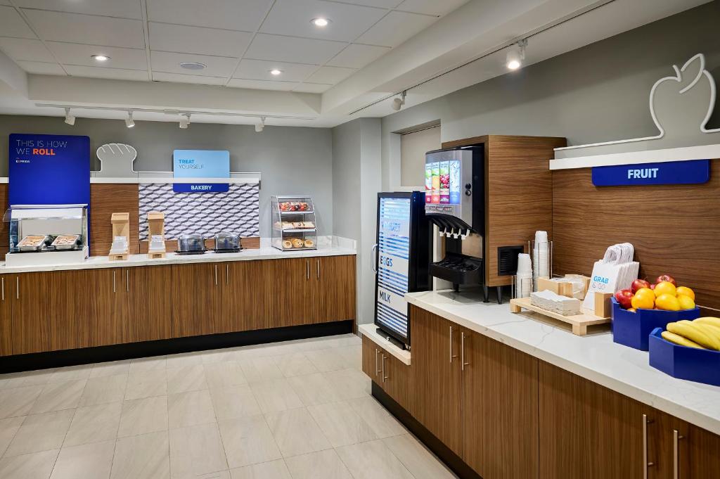 Holiday Inn Express & Suites Kitchener Southeast by IHG, Kitchener ...