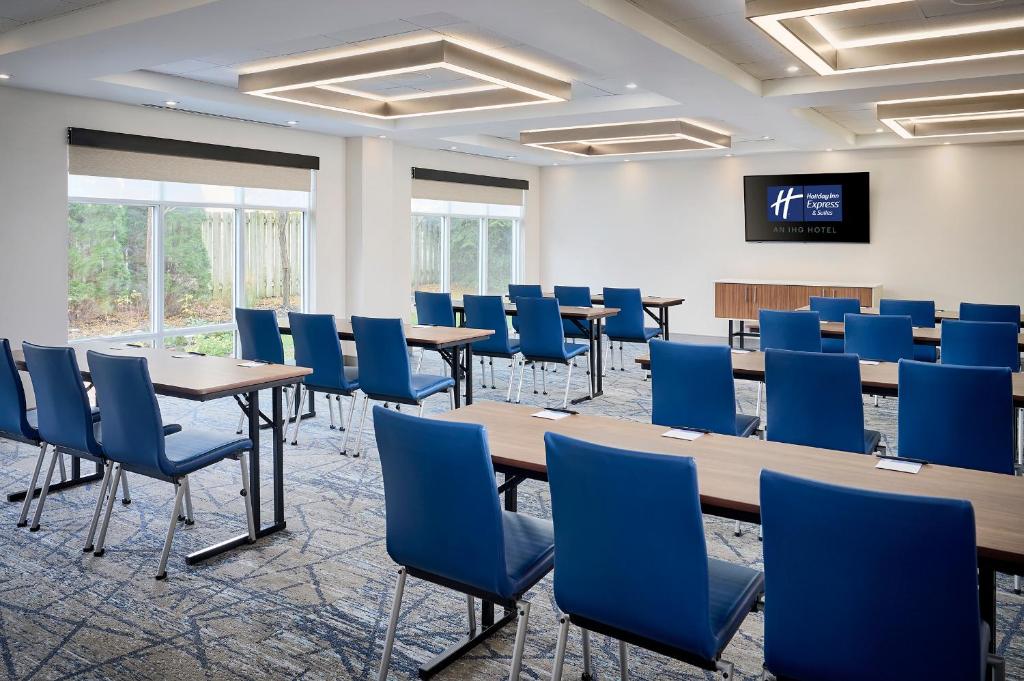 Holiday Inn Express & Suites Kitchener Southeast by IHG, Kitchener ...