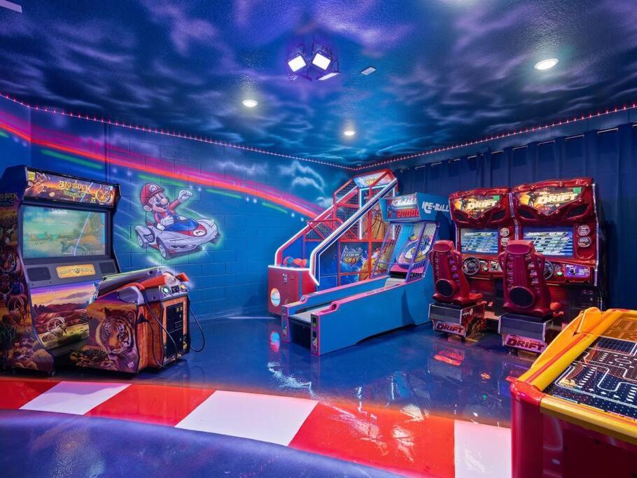 Toy Story & Mickey Themed 5BR Arcade & Pool, Davenport (aktualisierte ...