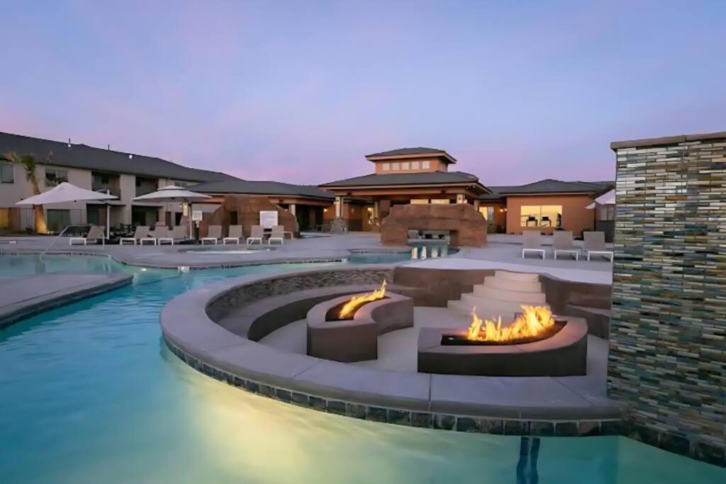 Pool Lazy River Hot Tub Games Fire Pit 28 Guests, Hurricane (opdaterede ...