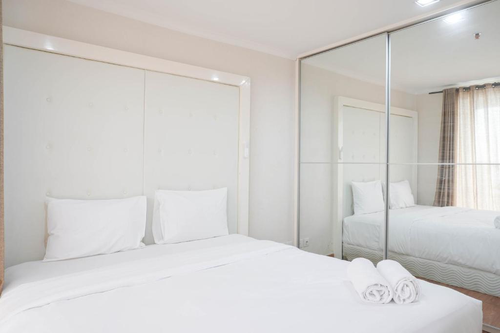 Comfort 2BR at Green Central City Glodok Apartment By Travelio, Yakarta ...