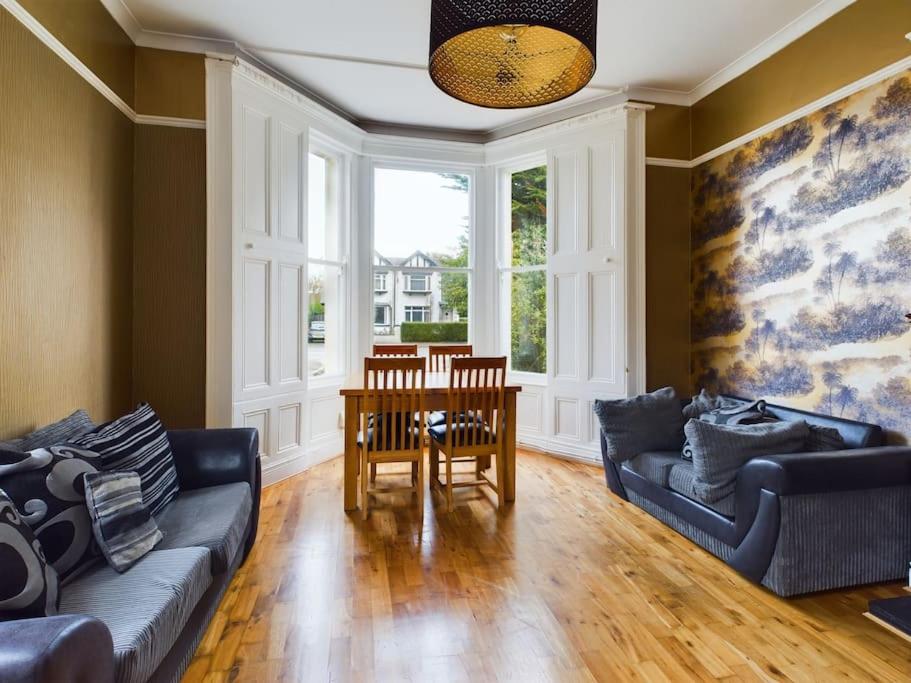 2BR just 2 miles from Airport, Belfast (updated prices 2025)