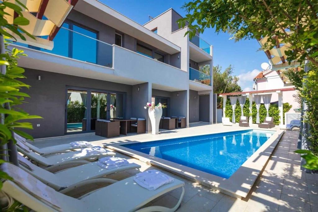 Prestige Vacation Villa With Gorgeous Pool And BBQ Area, Rogoznica ...