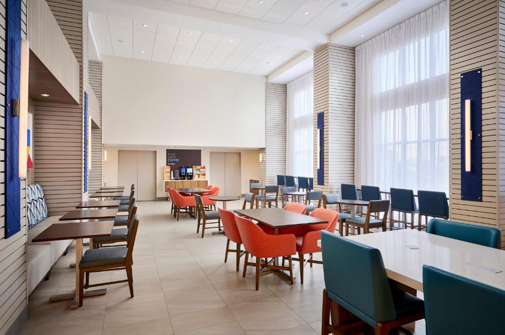 Holiday Inn Express & Suites Kitchener Southeast by IHG, Kitchener ...