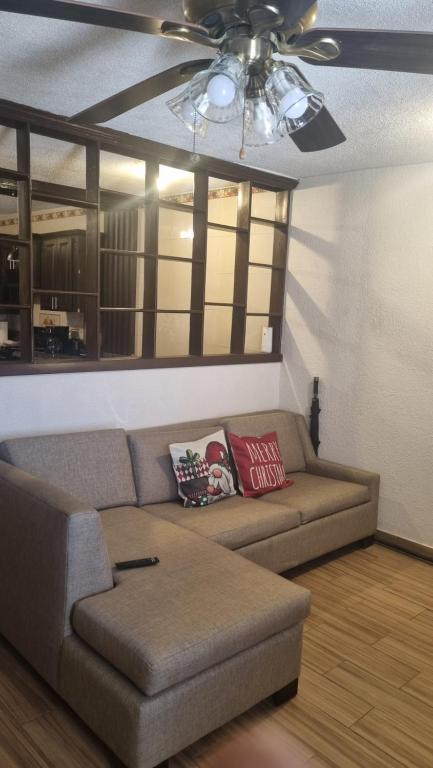 Bonita Casa Capri 5 m del consulado, Manuel F. Martínez (updated prices ...