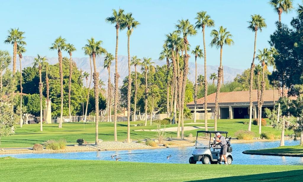 Country Club Condo, Cathedral City (updated prices 2025)