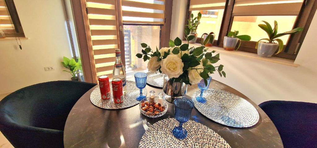 ONE LMC LUXURY Apartments Private Parking,EV 16kwh, Craiova (updated ...