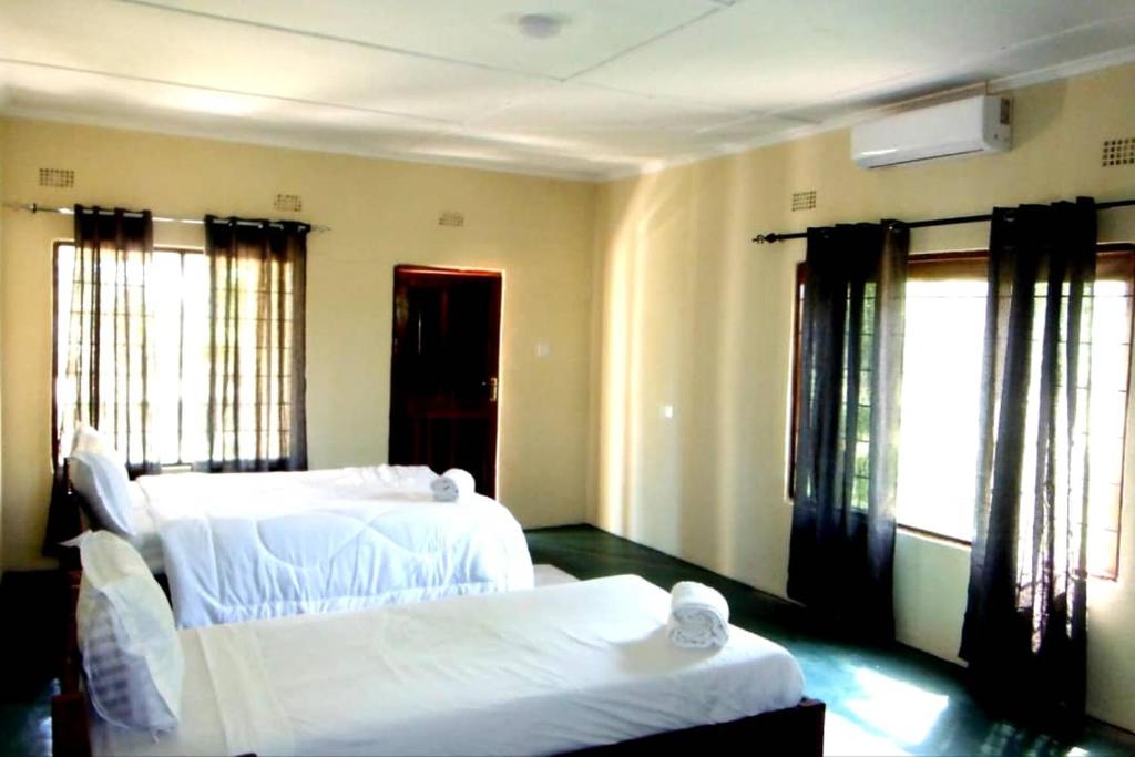 Royal South Luangwa Safaris Lodge, Mfuwe (updated prices 2025)