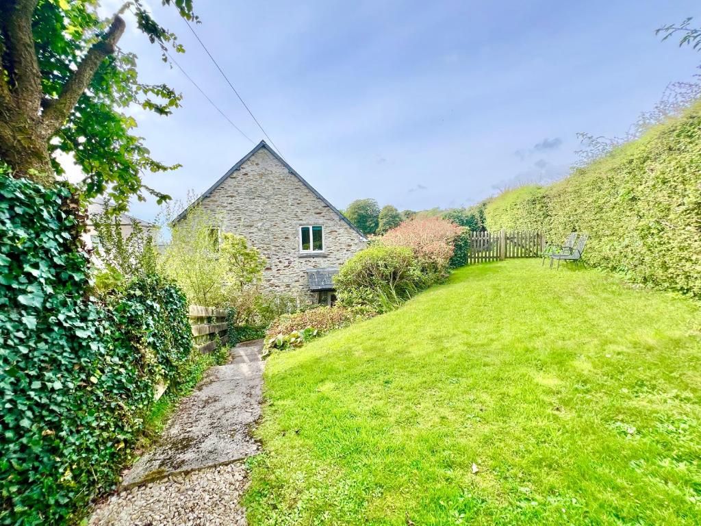 3 bedroom character property, Loddiswell (updated prices 2025)