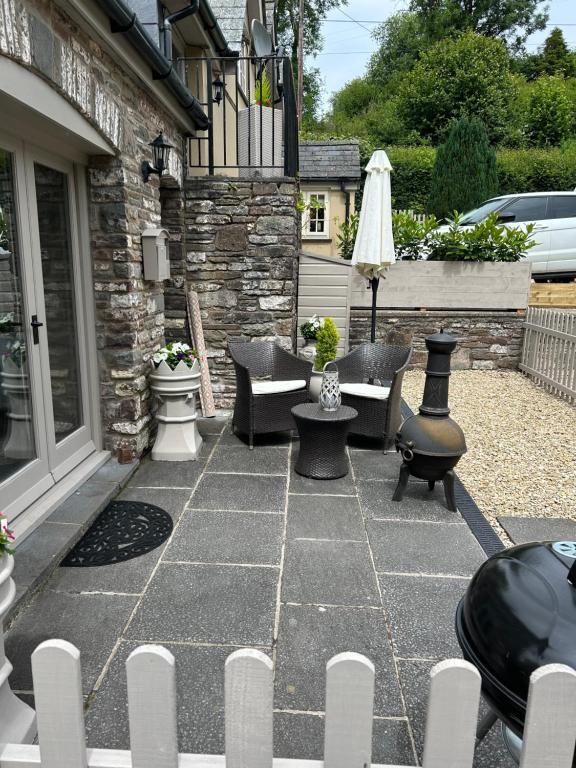 Cosy riverside property, Aber-Brân (updated prices 2026)