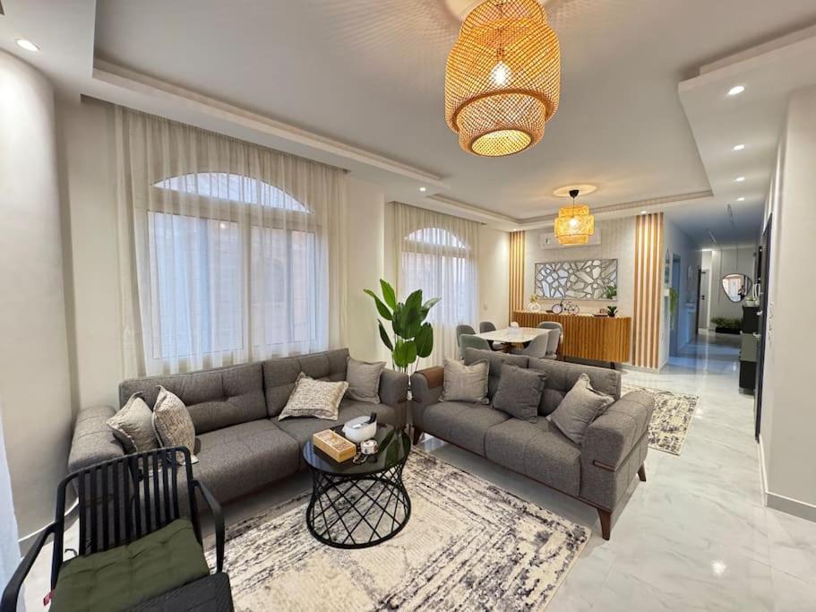 Luxury 3BR Apartment West Somid, Giza, Seis de Octubre (precios ...