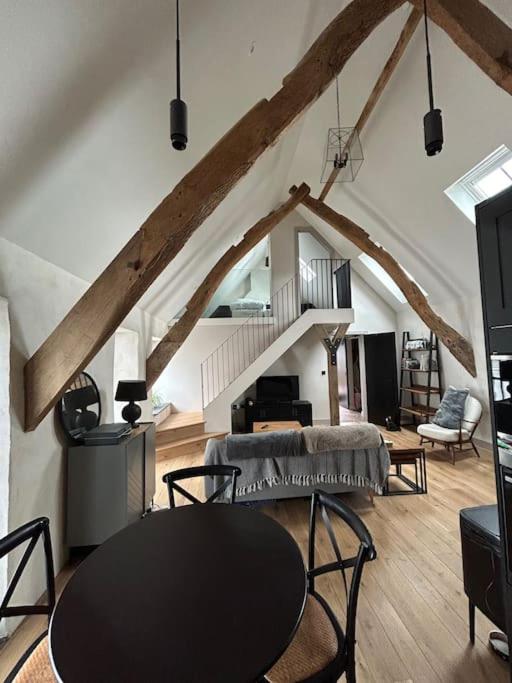 2 Cruck Cottage, Cowbridge, Cowbridge (updated prices 2026)