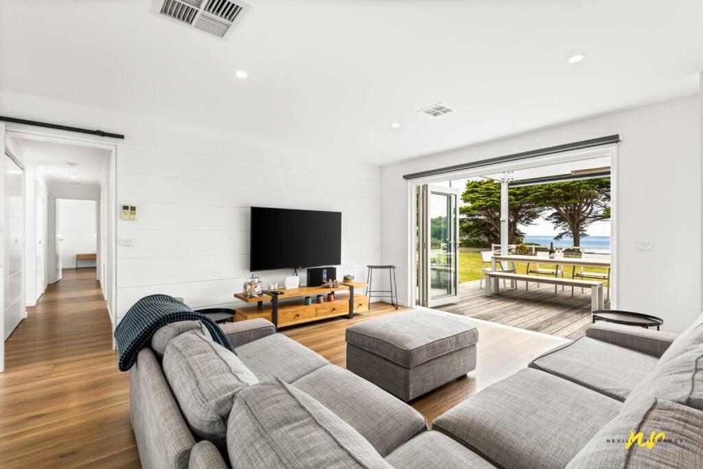 The Esplanade Indented Heads- Beach front, Luxury, Sleeps 8, Spacious ...