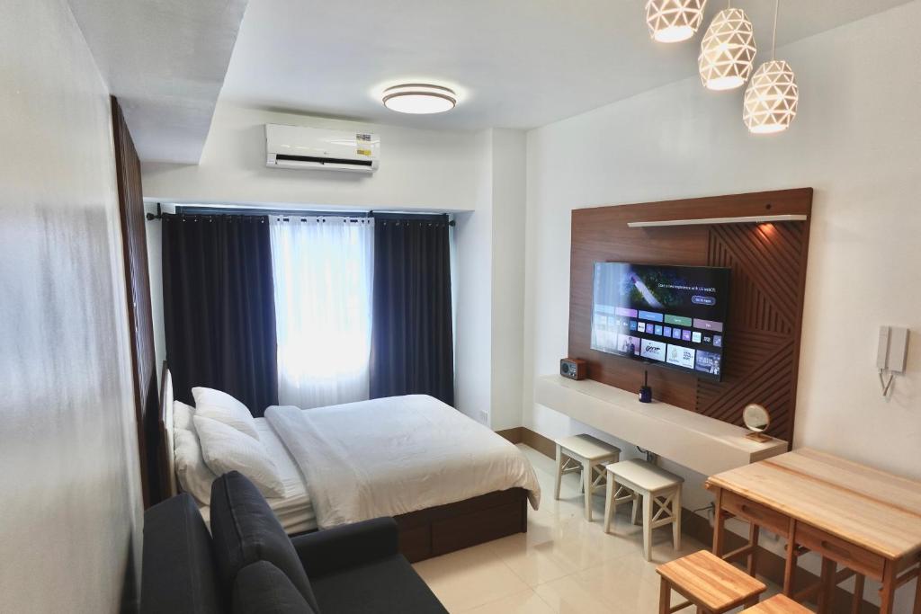 Modern Lux at Shore 3 Tower 4 SMDC Pool View, Manila (updated prices 2025)