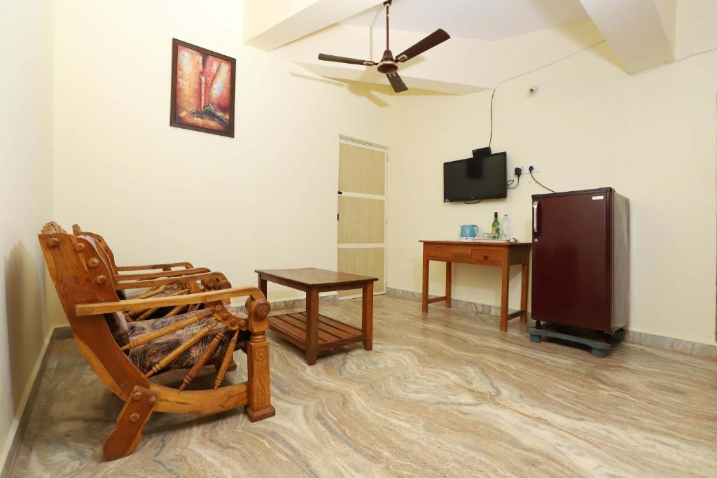 Shamba's Blue House, Morjim (updated prices 2025)