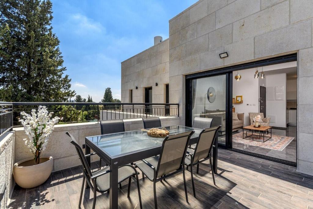 Luxury New 2BR at Emek Refaim, Yerushalayim (updated prices 2025)