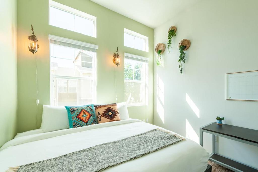 Spanish Style Rm Bath CoLiving Office Gym, Chico (updated prices 2026)