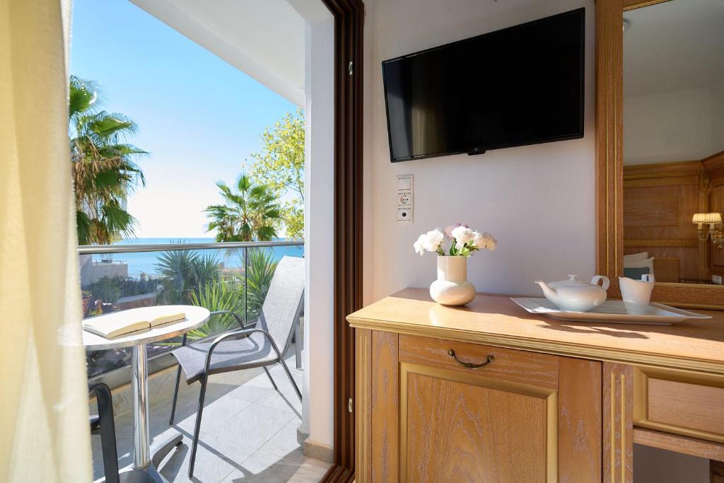 EVLOGIA HOTEL SEAFRONT and ANEX by Greek Pride, Fourka (updated prices ...