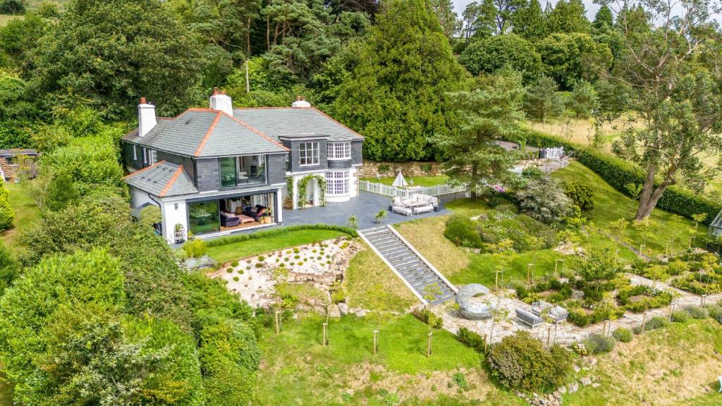 Fox Hill House - Quintessential country escape with modern twist ...