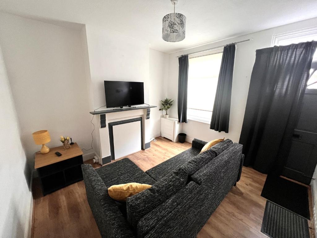Visit Luton With This 2 BR Rental - Sleeps 6, Luton (updated prices 2026)