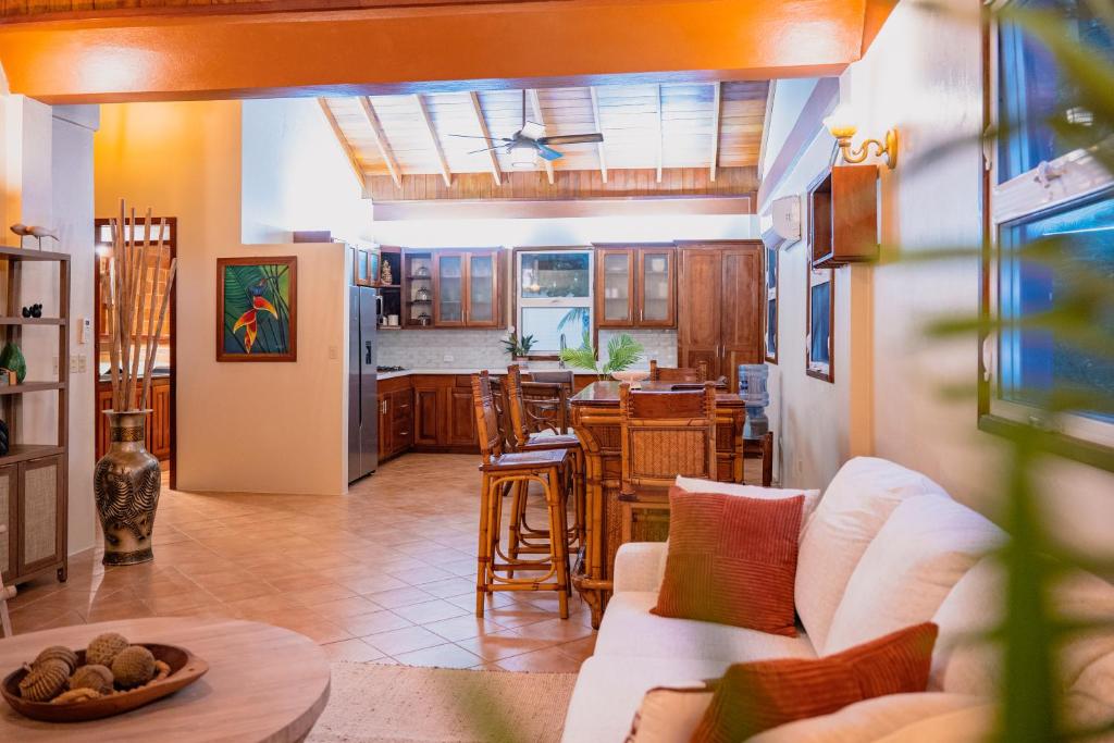 Coconut Row Boutique Hotel, Hopkins (updated prices 2025)