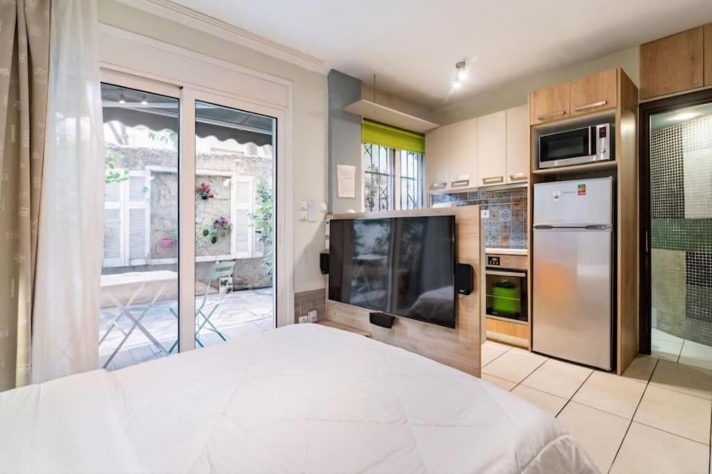 Smart studio 30 sq m Athens with yard, Athens (updated prices 2026)