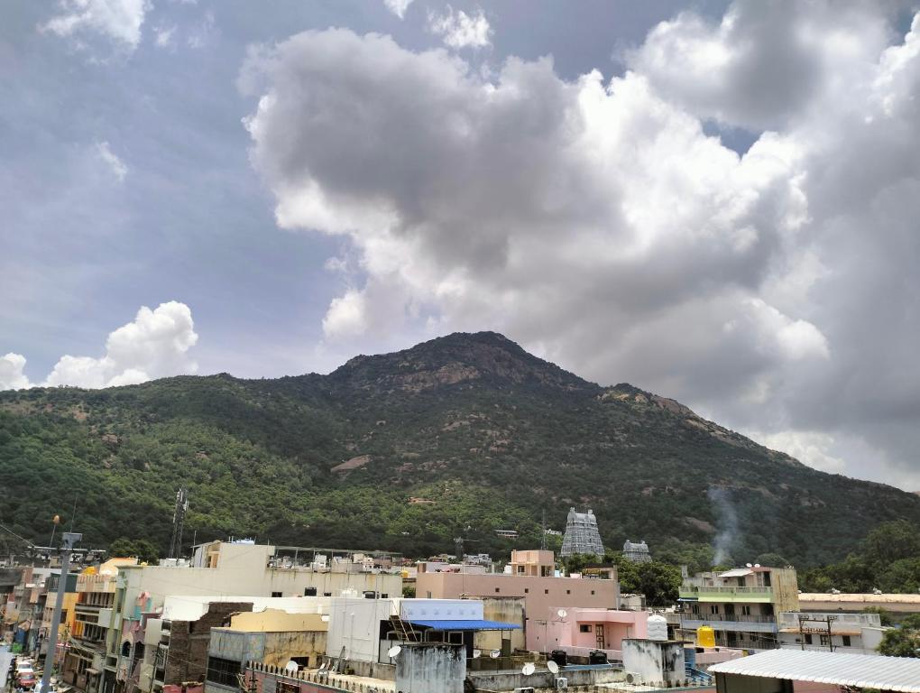 Aadhiran residency 2 beed room, Tiruvannāmalai (updated prices 2026)