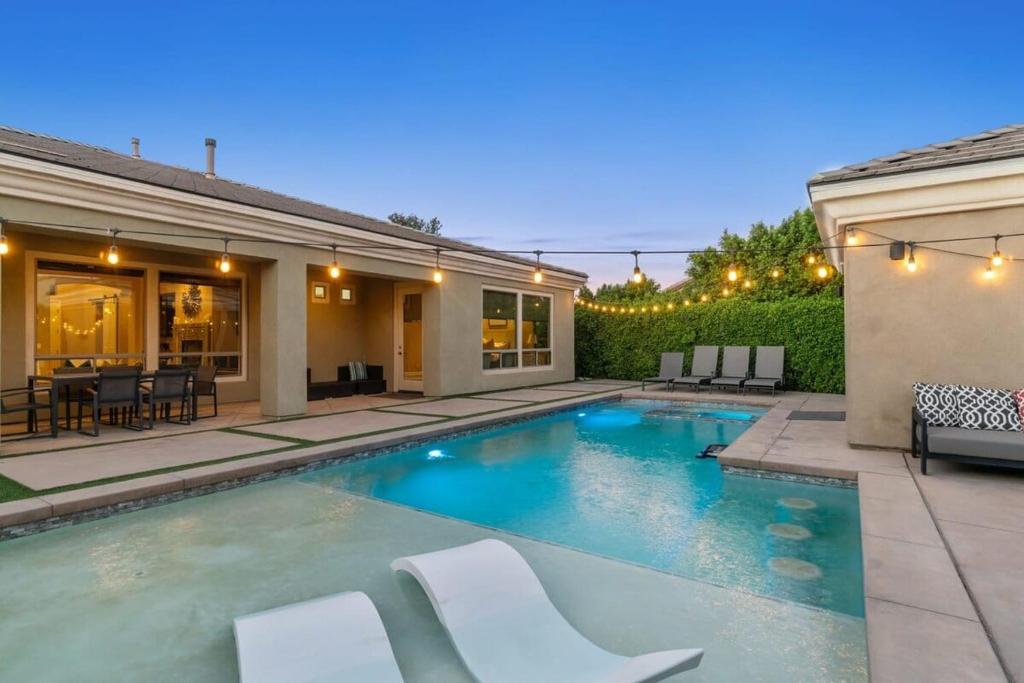 Sunset Palms by VARE PoolSpa BBQ Fire Pit at Montage, Indio (tarifs ...