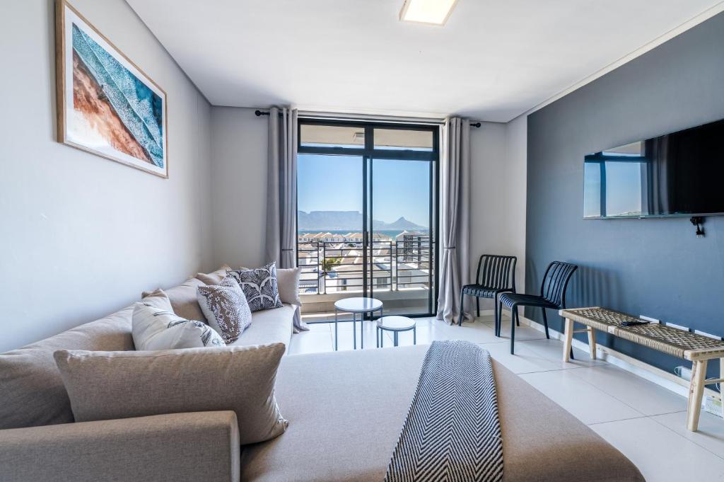 Top Floor Beachfront w Views, Blouberg, 51 Beach Break, Cape Town ...