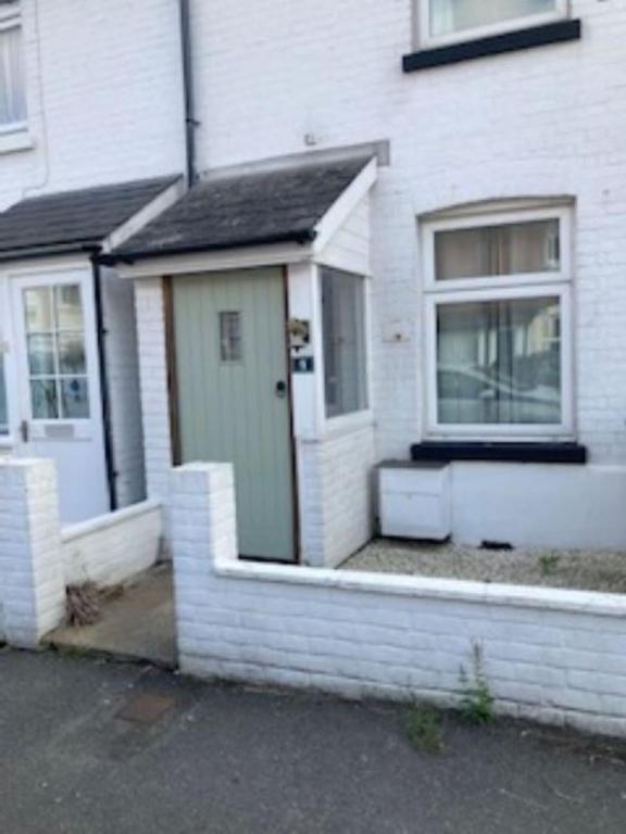 Victoria Cottage, Kent (updated prices 2026)