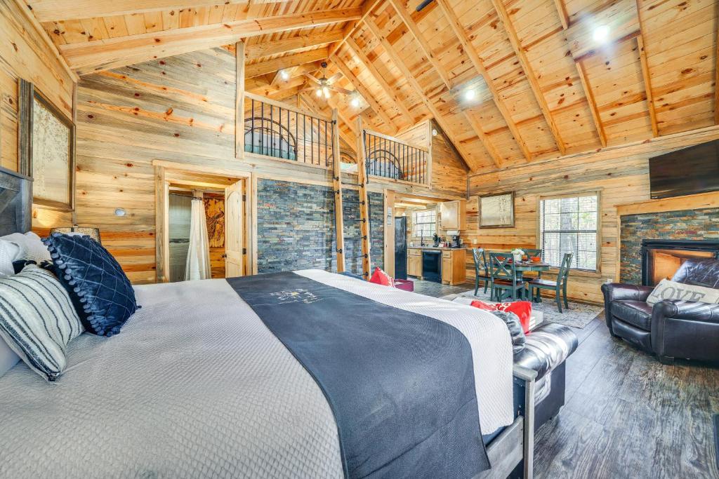 Hot Tub and Fire Pit Cozy Cabin in Broken Bow!, Stephens Gap (updated ...