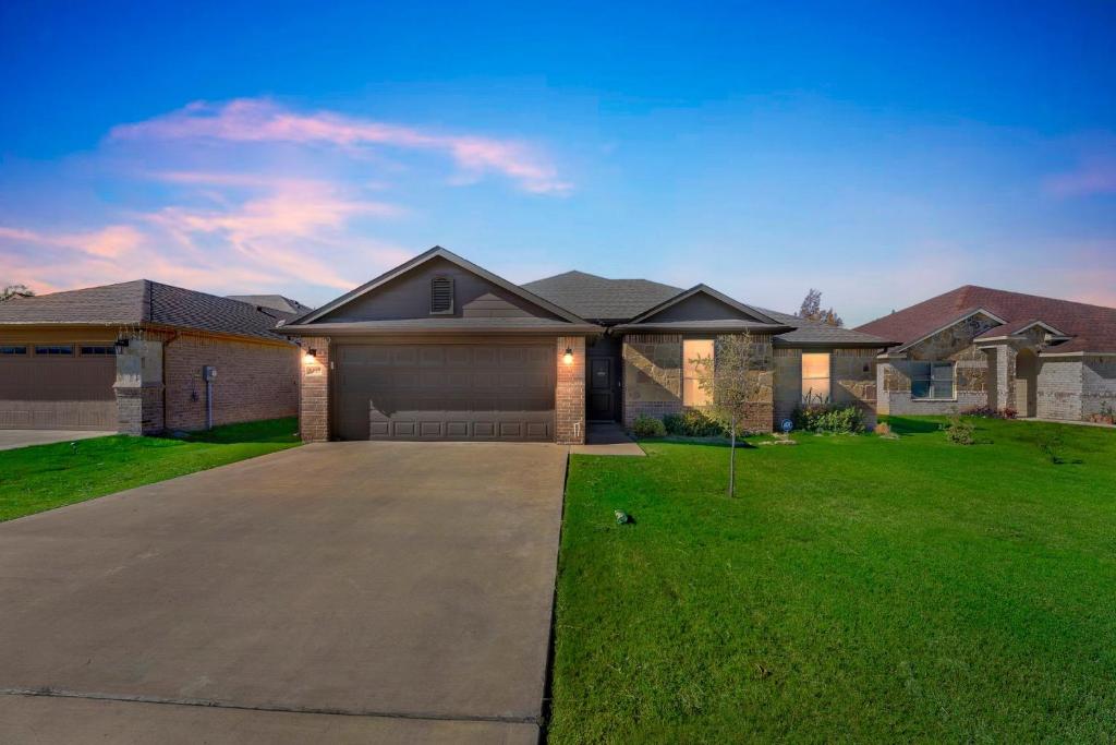 New Modern Bohemian Home Minutes from Epic Waters Indoor Park, Andretti ...