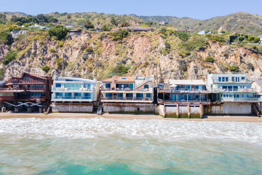 Malibu Beach House Bliss by AvantStay Beachfront Private Beach Access ...