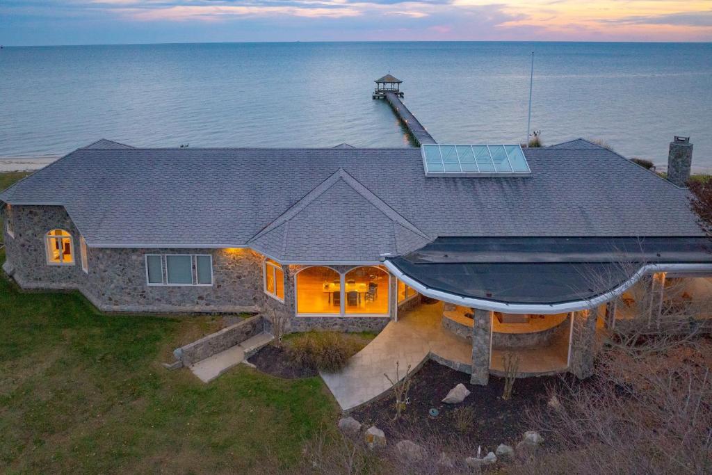 Bay House by AvantStay Waterfront Pier Pond, Ridge (aktualisierte ...